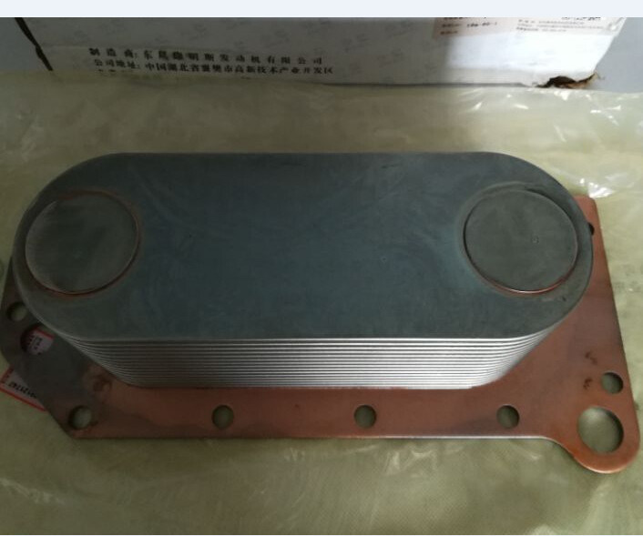 High Performance Diesel Engine Oil Cooler For Kinglong Higer Bus ...